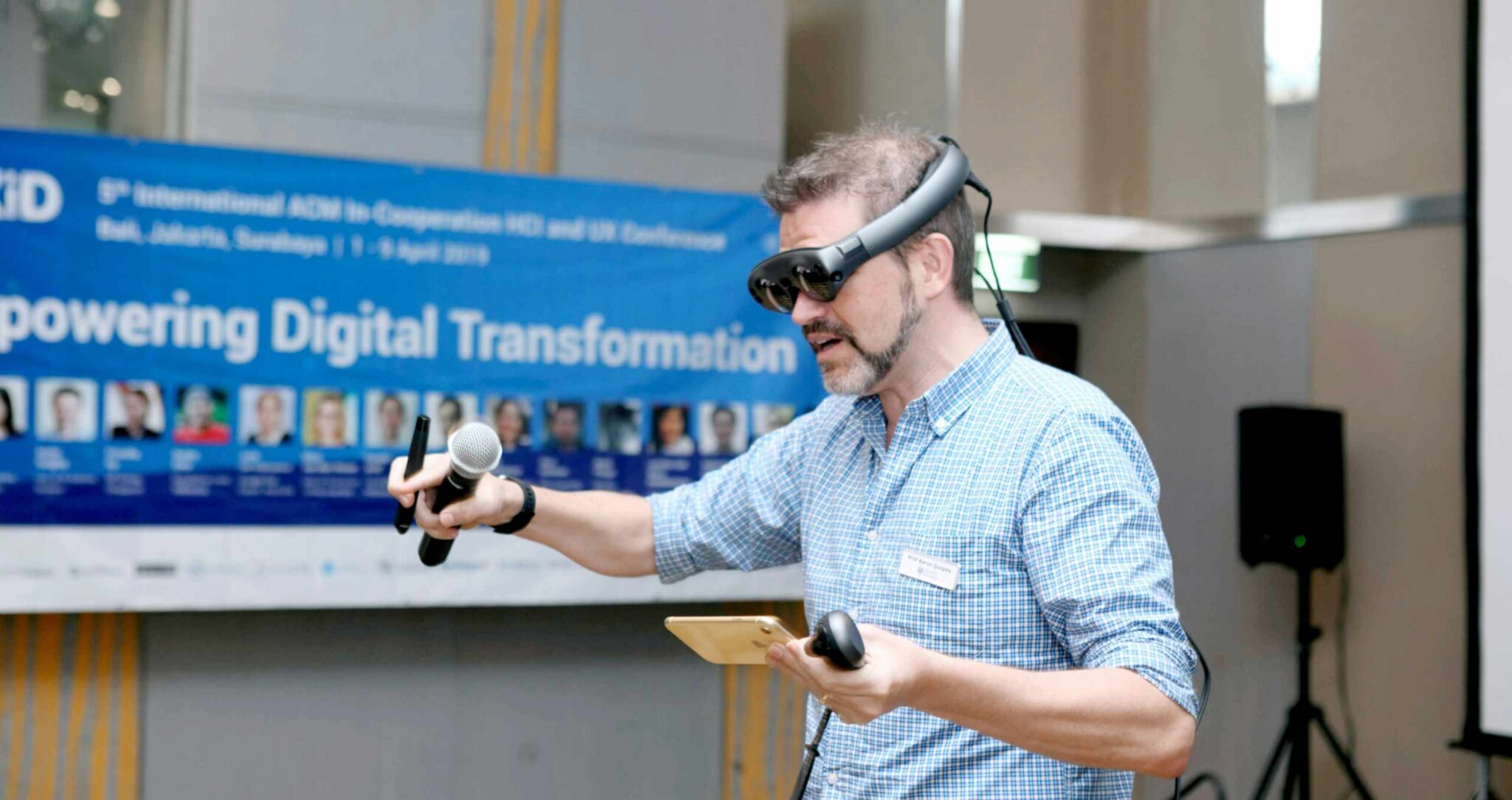 VR Public Speaking Training for Professionals - TUM Center for ...